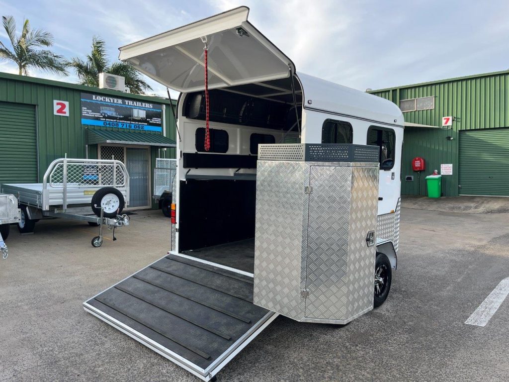 2 Horse Angle Load Standard Tandem 3500 Kg ATM Float • Lockyer Trailers ...