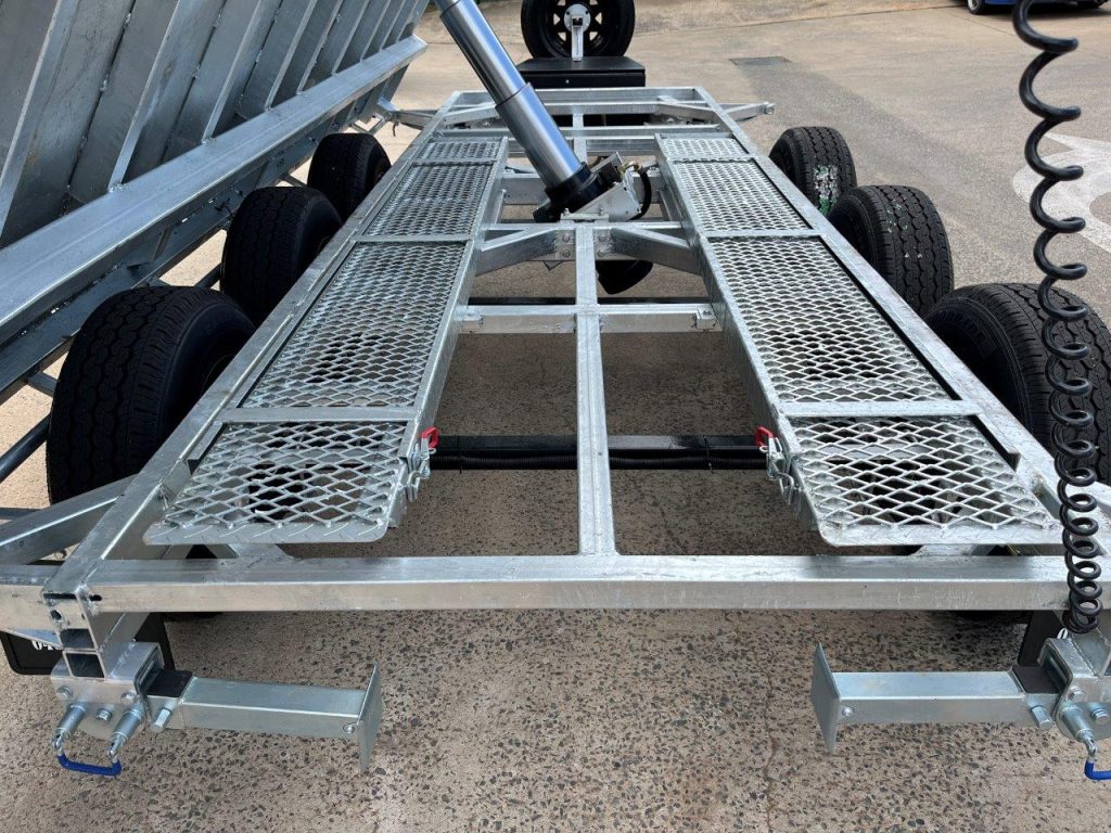 16 X 7 Ft Hydraulic 3 Way Tri-Axle Flat Deck Tipping Trailer With Cage ...